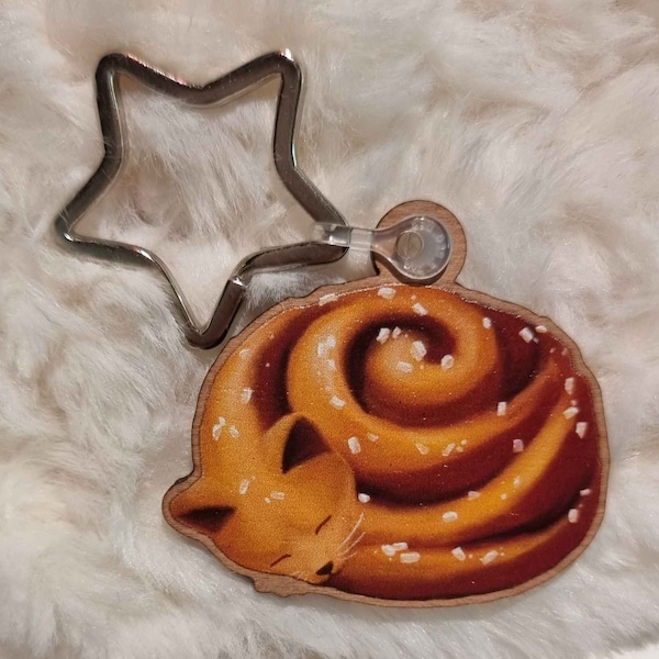 Cinnamon Roll Keychain - Etsy