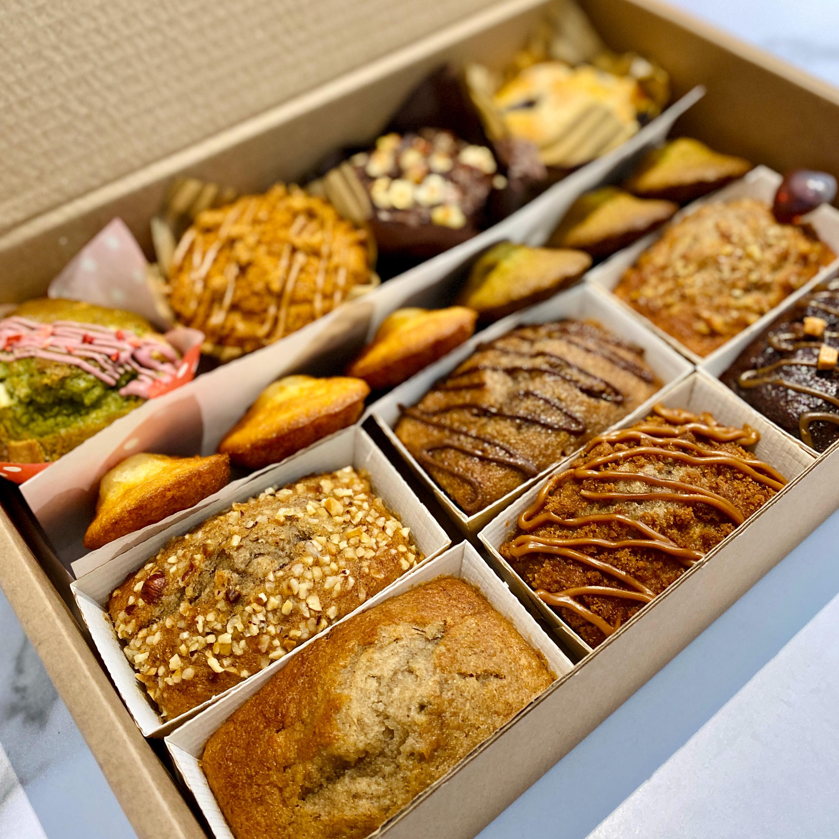 Mystery Tasting Cake Box! Mini Banana Breads, Mini Sponge Loaf ...