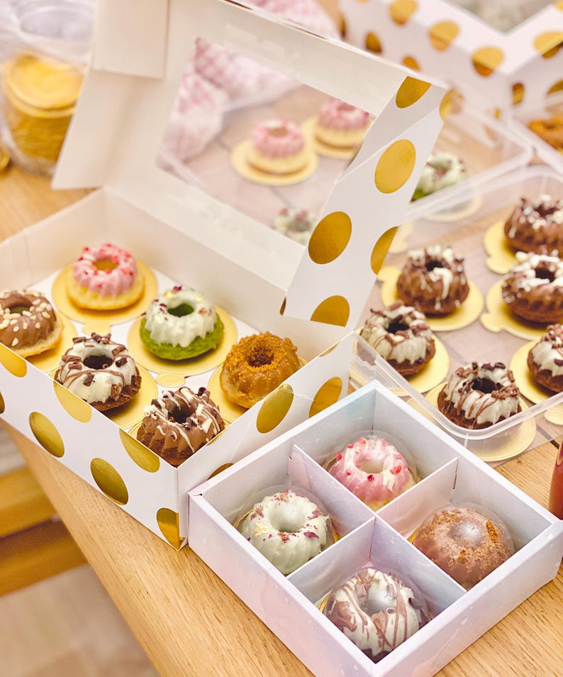 Mystery Tasting Cake Box! Mini Banana Breads, Mini Sponge Loaf ...