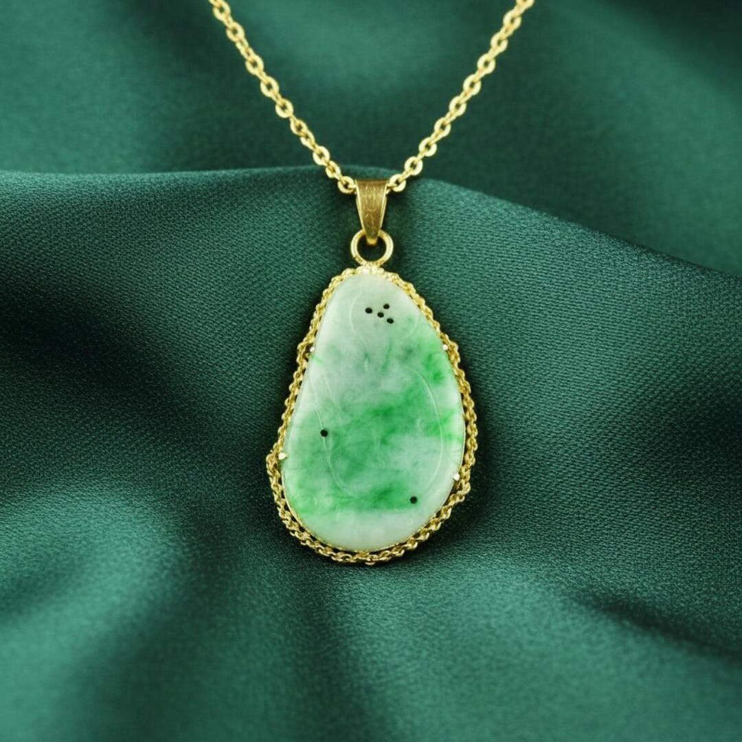 14K Gold Jadeite Pendant Necklace: Carved Moss in Snow Jade Vintage ...