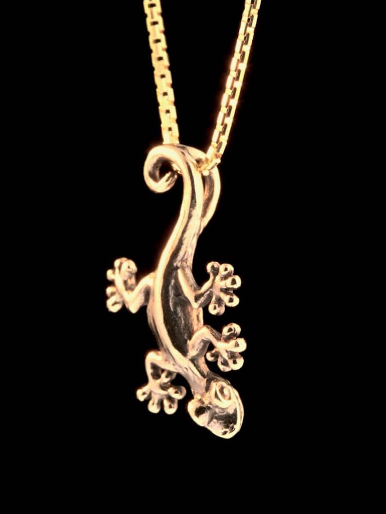 Jungle Jewel Gecko Charm - Solid 14K Gold - Cute Lizard Necklace - Etsy