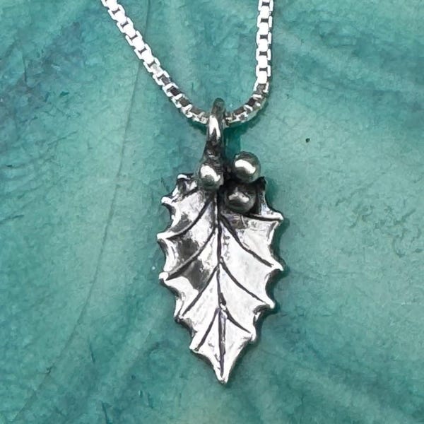Holly Leaf Necklace - Etsy