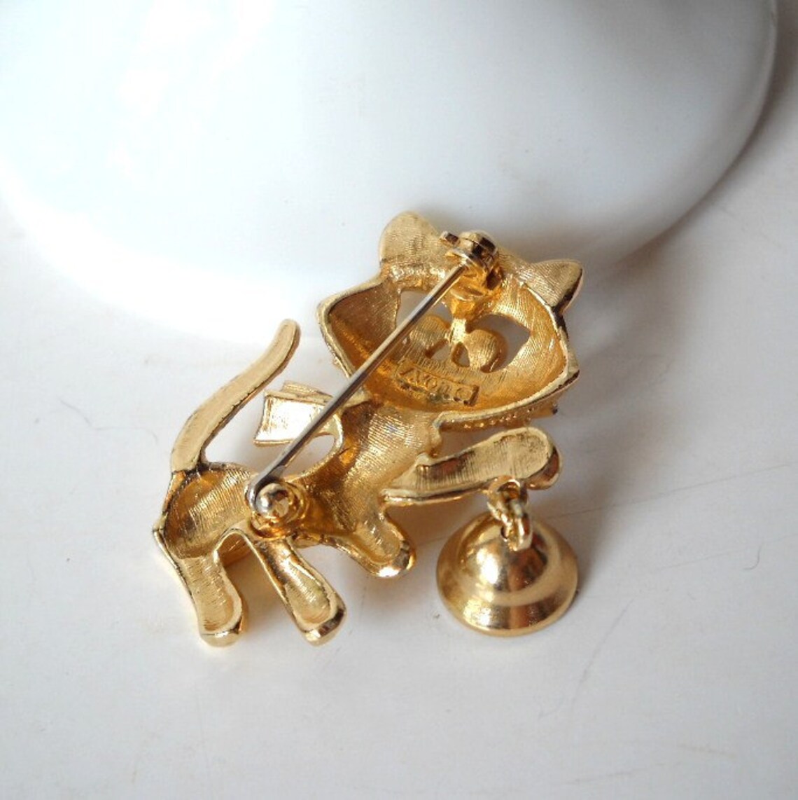 Vintage Cat Brooch Vintage Cat Pin Avon Kitty Pin Cat Bell Pin - Etsy