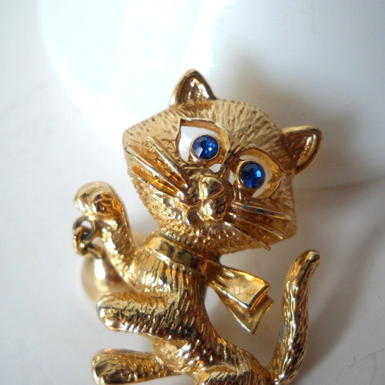Vintage Cat Brooch Vintage Cat Pin Avon Kitty Pin Cat Bell Pin - Etsy