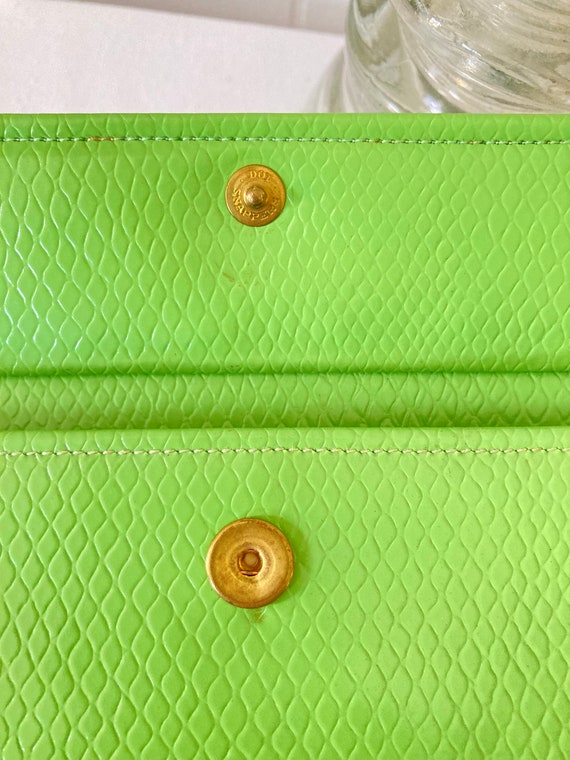 Vintage Lime Green Vinyl Bifold Wallet with Kiss Clasp - Gem