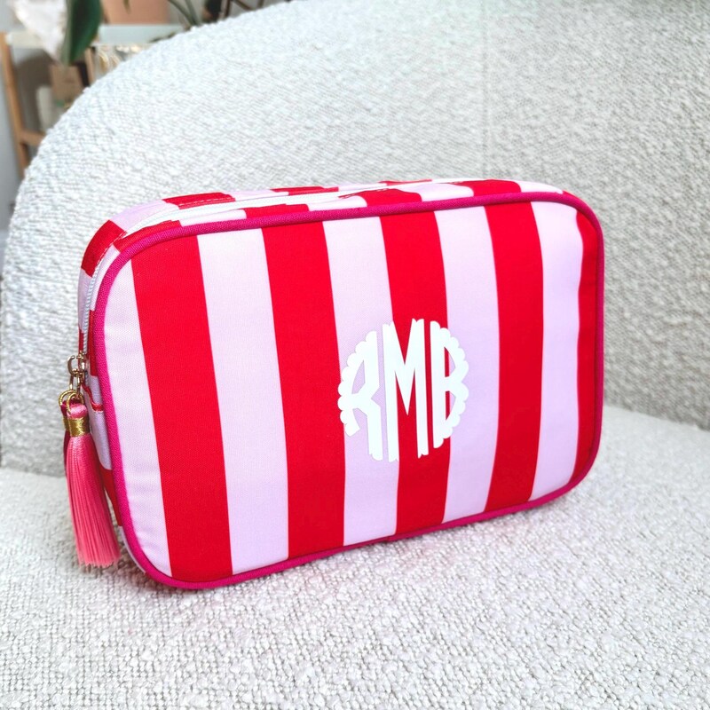 Monogram Scallop - Etsy