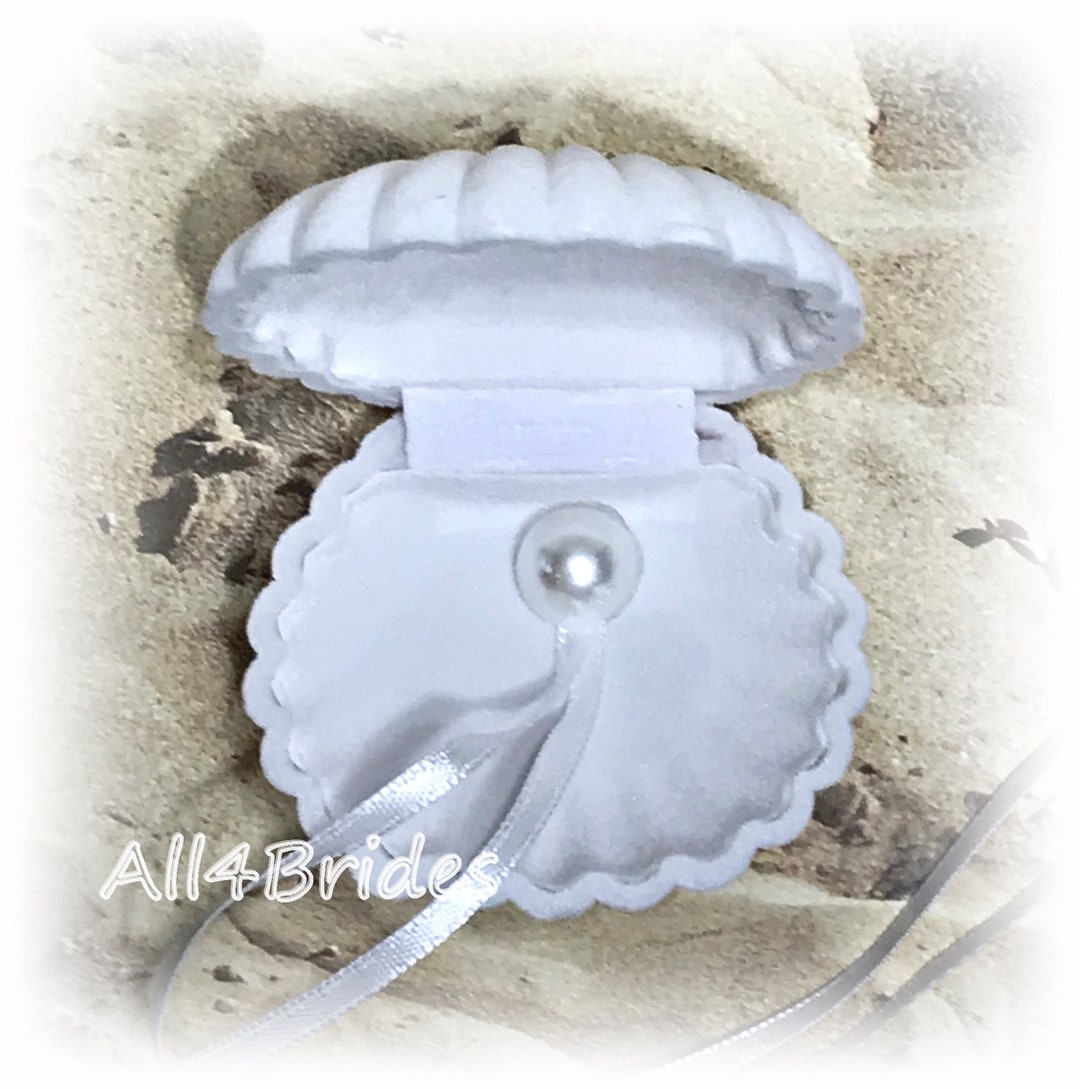 Seashell Clam Ring Holder, Beach Wedding or Proposal Ring Box, Clam ...