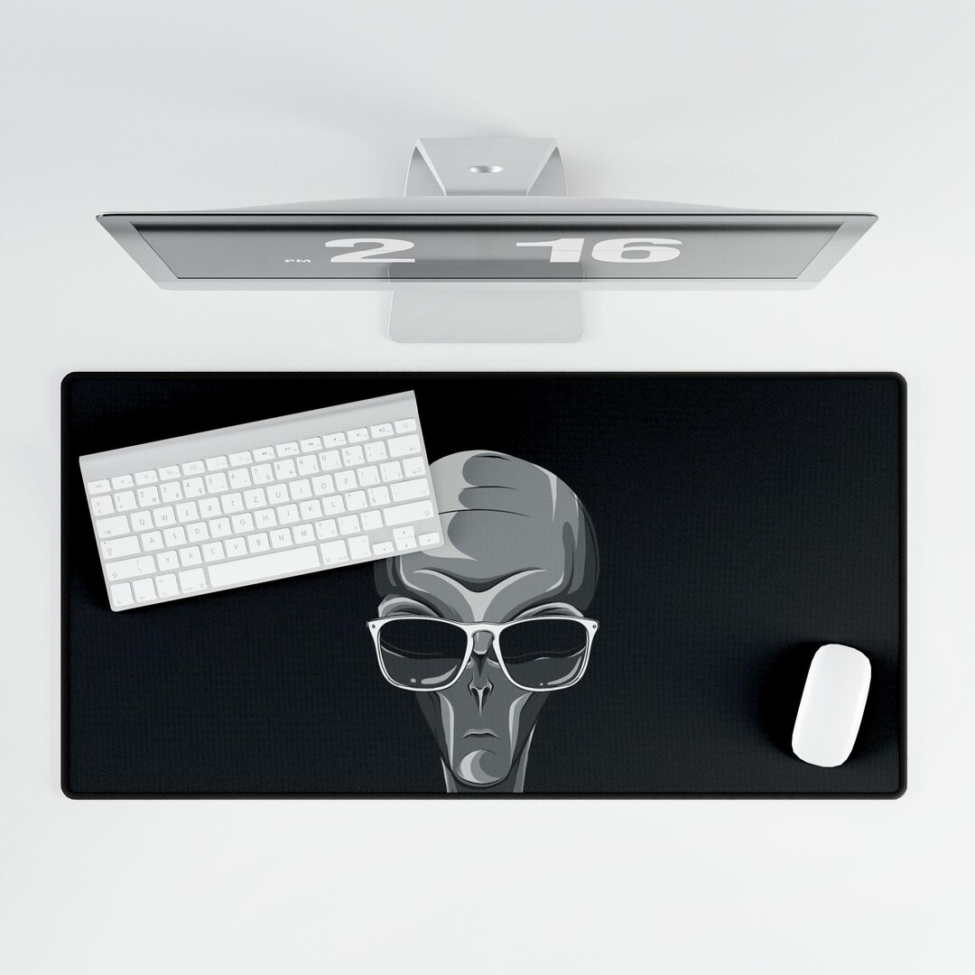 Alien Head Mousepad, Gaming Desk Mat, Monochromatic Design, Cool UFO ...