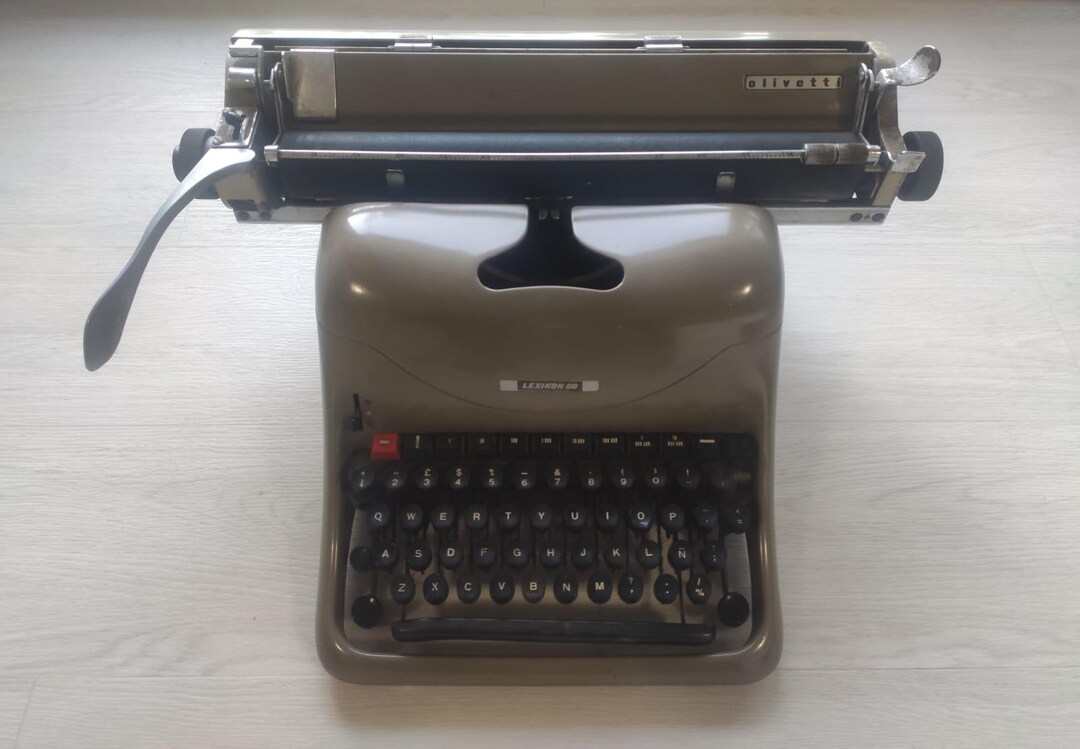Vintage Olivetti Lexikon 80 Typewriter, Made in Argentina, Retro, RARE ...