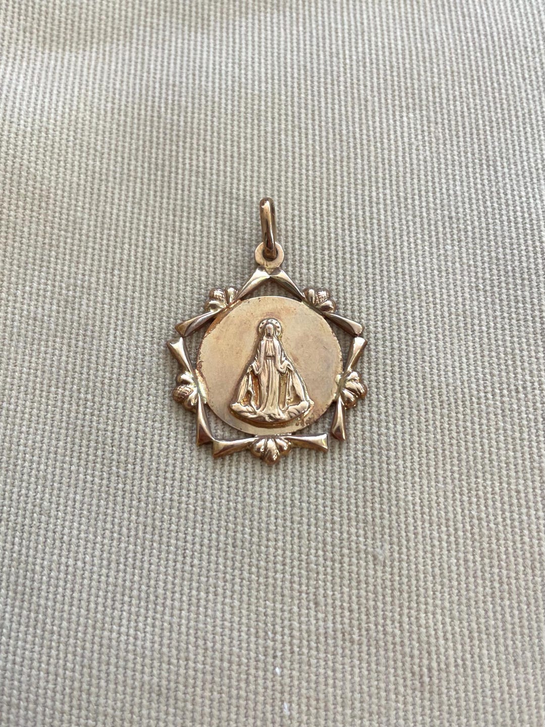 14k Gold Mary in a Star Medal • Vintage Religious Pendant • Unique Marian Charm - Etsy