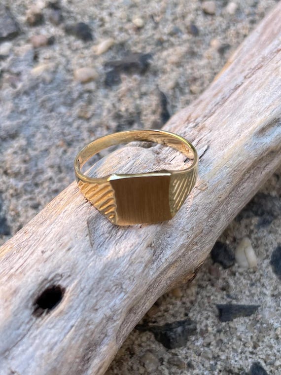 14k Gold Square Signet Ring - Gem