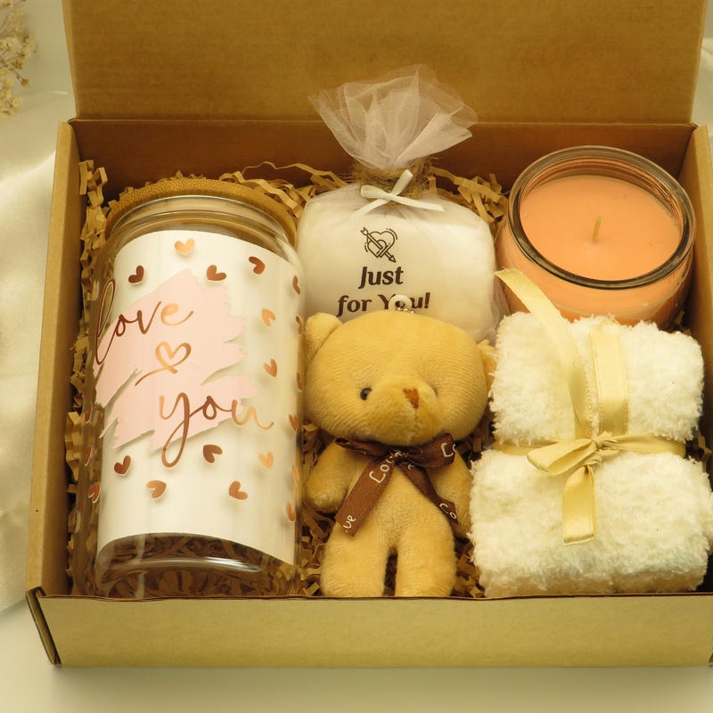 Employee Christmas Gifts - 60+ Gift Ideas for 2025