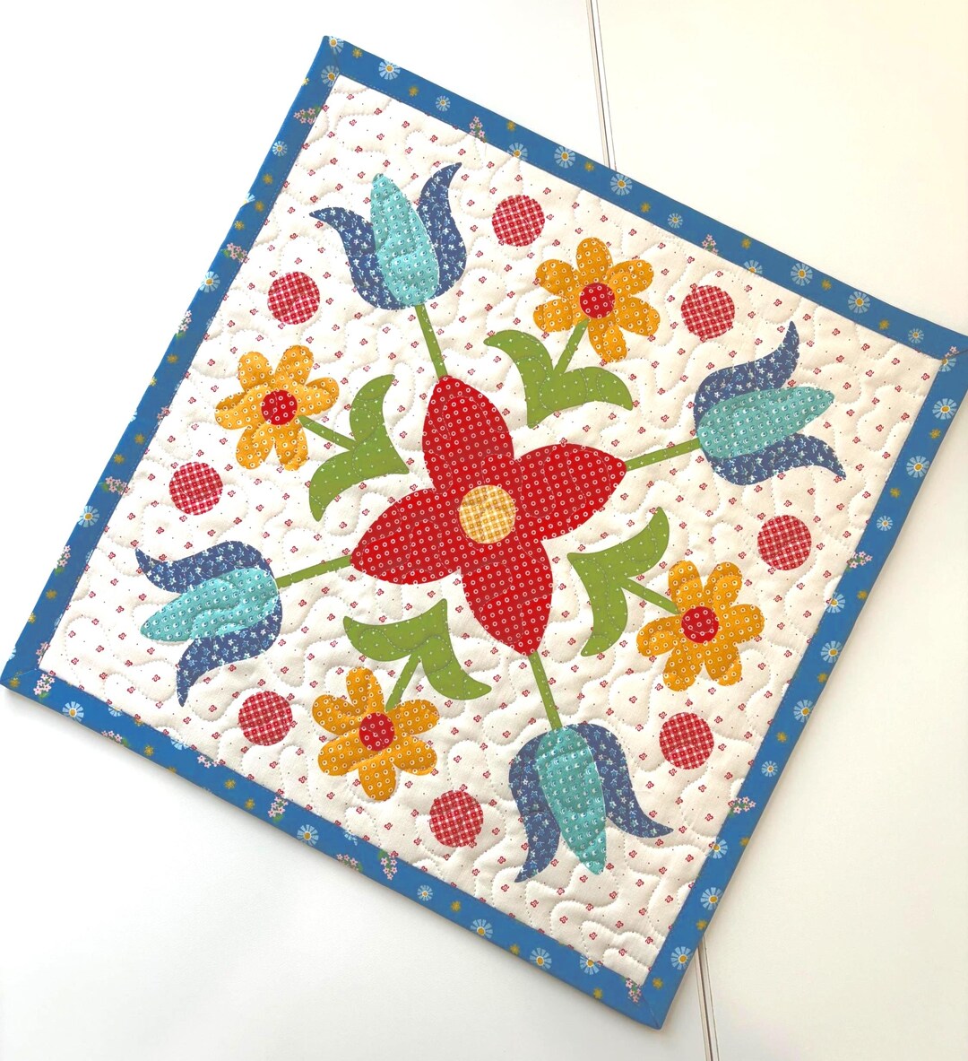 Quilted Flower Table Blue Border Centerpiece: Handmade Cotton ...