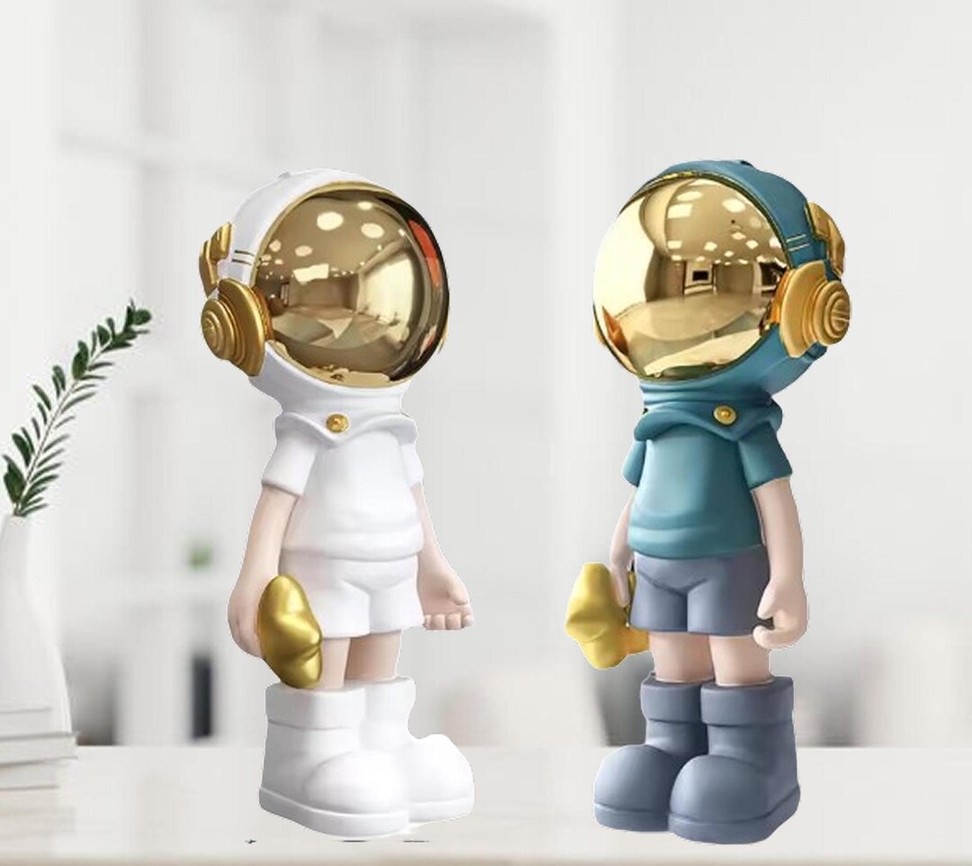Golden Astronaut Figurine, Modern Resin Spaceman Sculpture, Desktop ...
