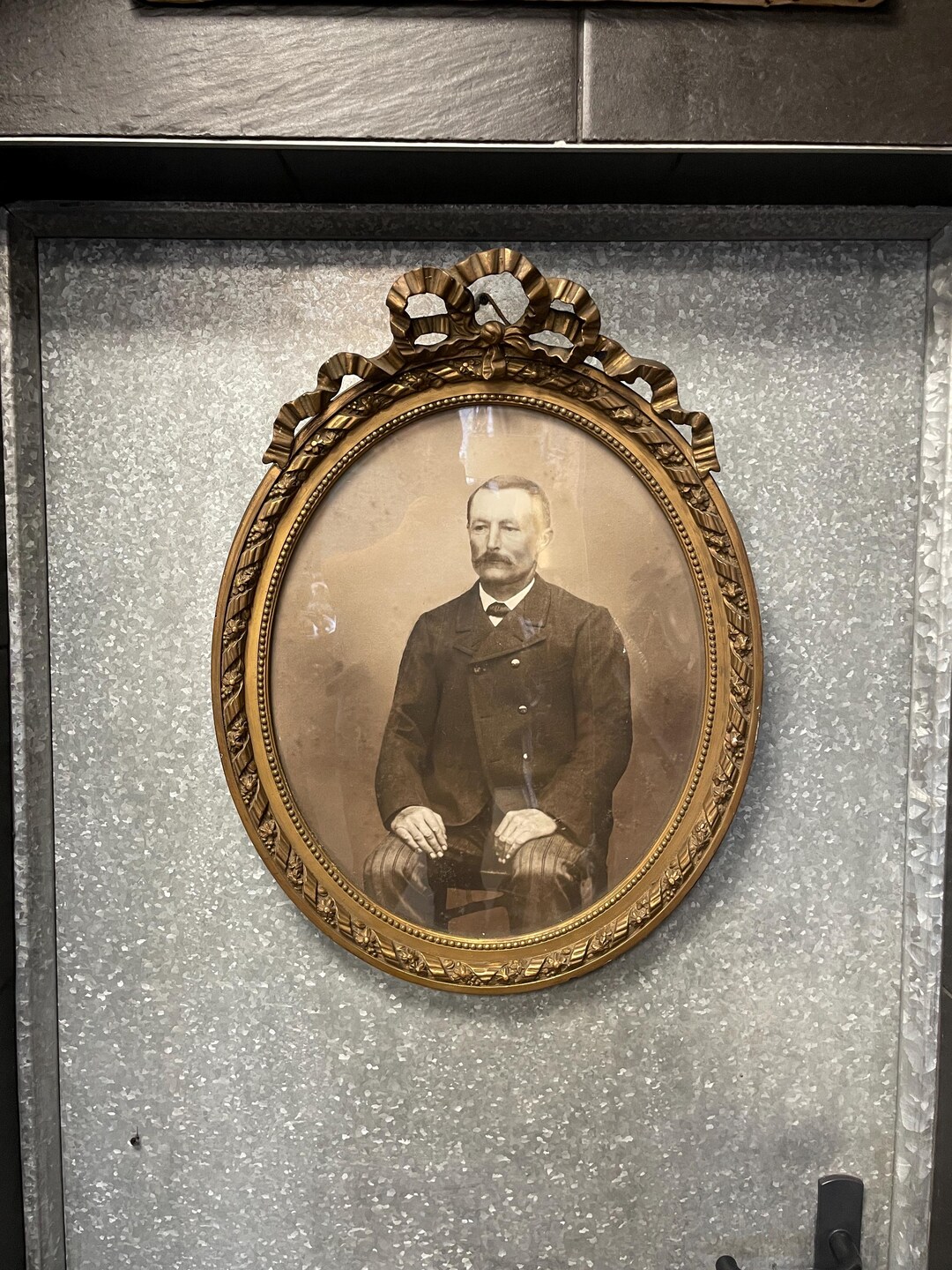 Old Ancestor Portrait / Gilded Oval Frame With Louis XVI Style Knot ...