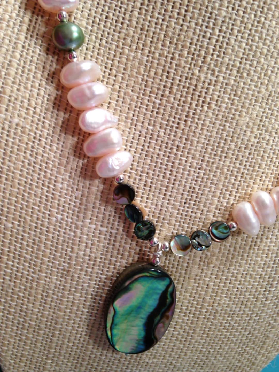 Collar de concha de abulón verde mar, collar de perlas blancas de agua ...