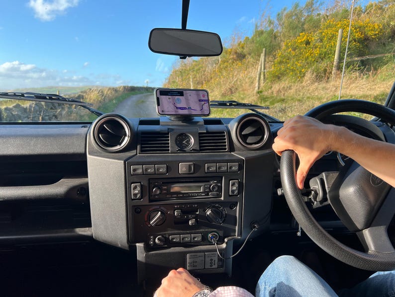 Land Rover Defender Dash Mount System - Magsafe iPhone Mount ...