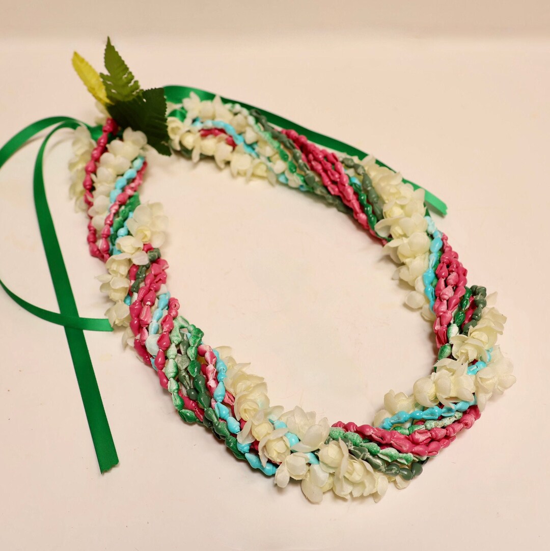 Hawaiian Lei Pīkake Nassa Shell Twist & Wear Six Strand Island Garland ...