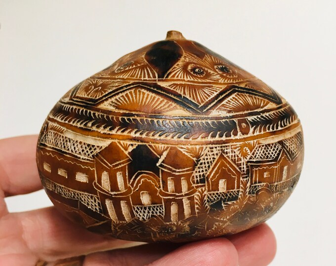 Quecha Storytelling Gourd Art | Cultural Tradition in the Peruvian ...