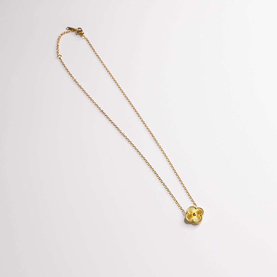 18K Gold Plated Clover Pendant Necklace Dainty & Chick Jewelry Van ...