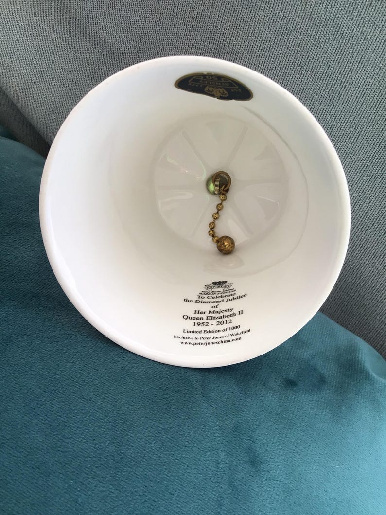 Royal Family, Queen Elizabeth Commemorative Bell - Etsy