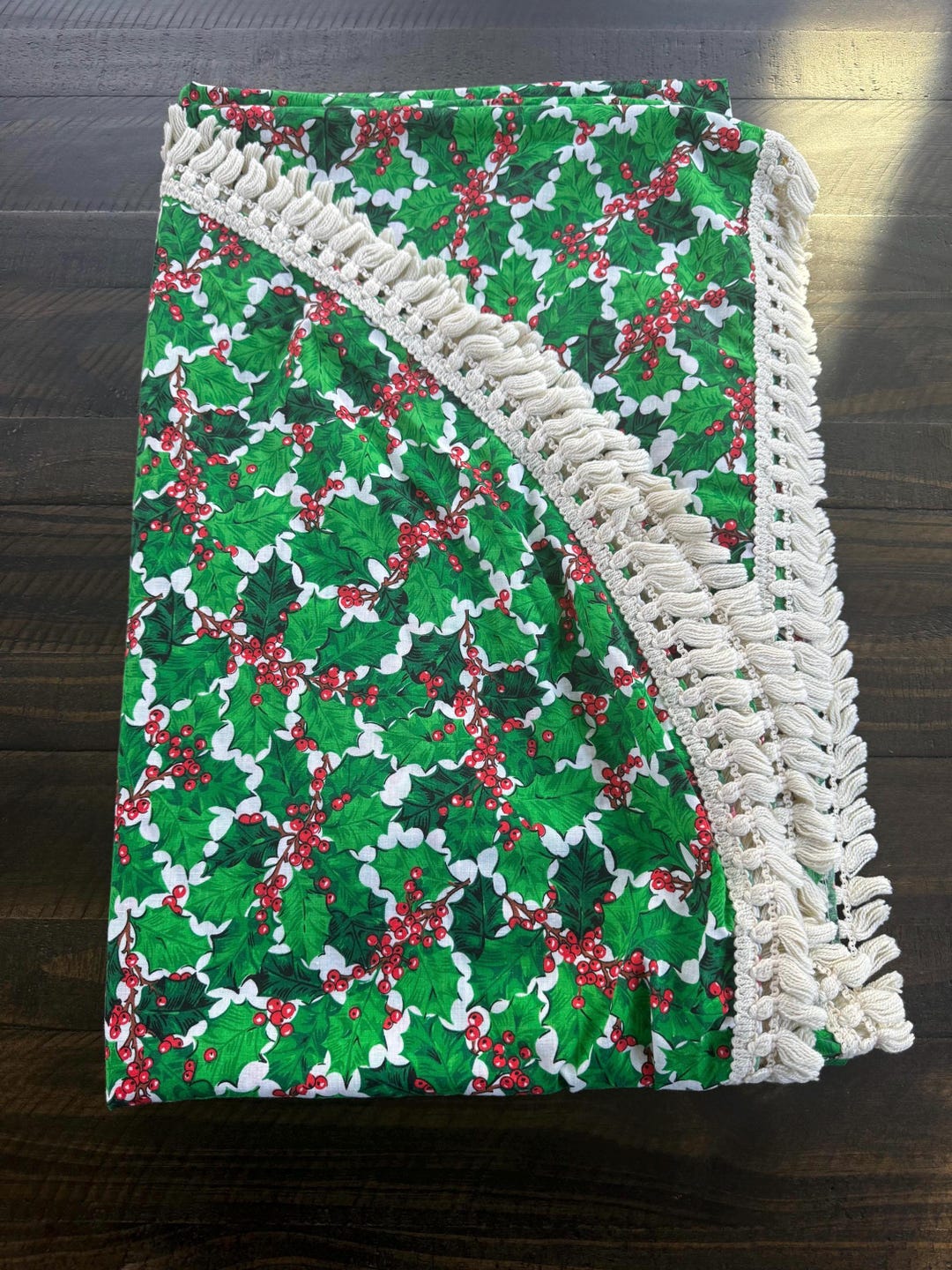 Vintage Christmas Holly Tablecloth in Beautiful Condirion 88x60 Oval ...