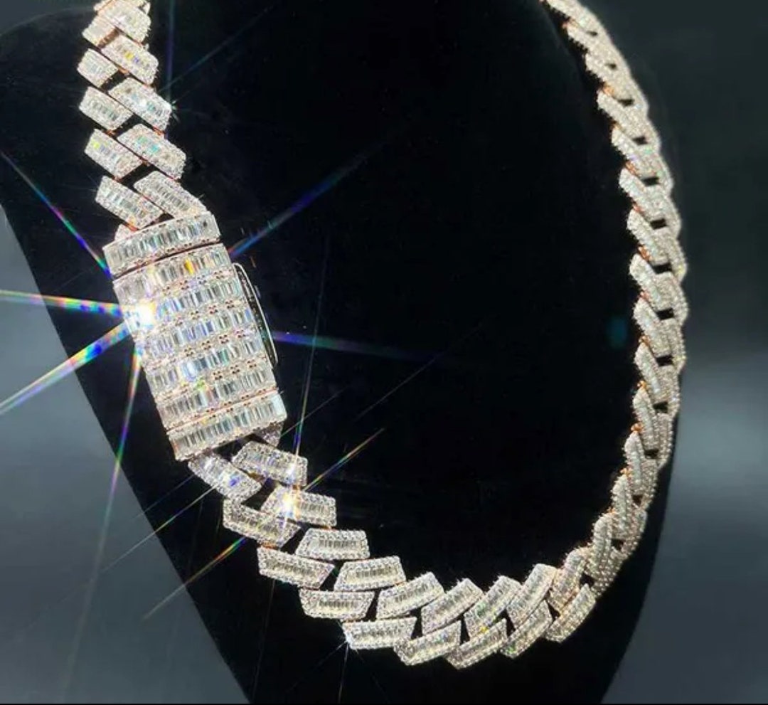 Moissanite Cuban Link Chain VVS Iced Out Iced Out hiphop custom buss ...