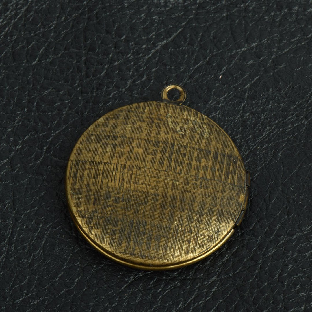 30mm Round Locket for 2 Photos, Vintage Gold, Made in USA, Pack of 2 - Etsy