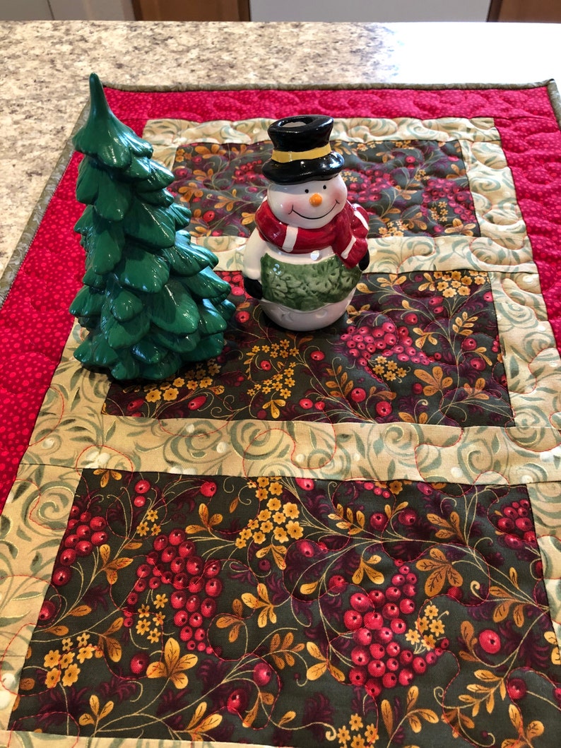 Winterberry Hollyberry Woodland Quilted Table Runner - Etsy
