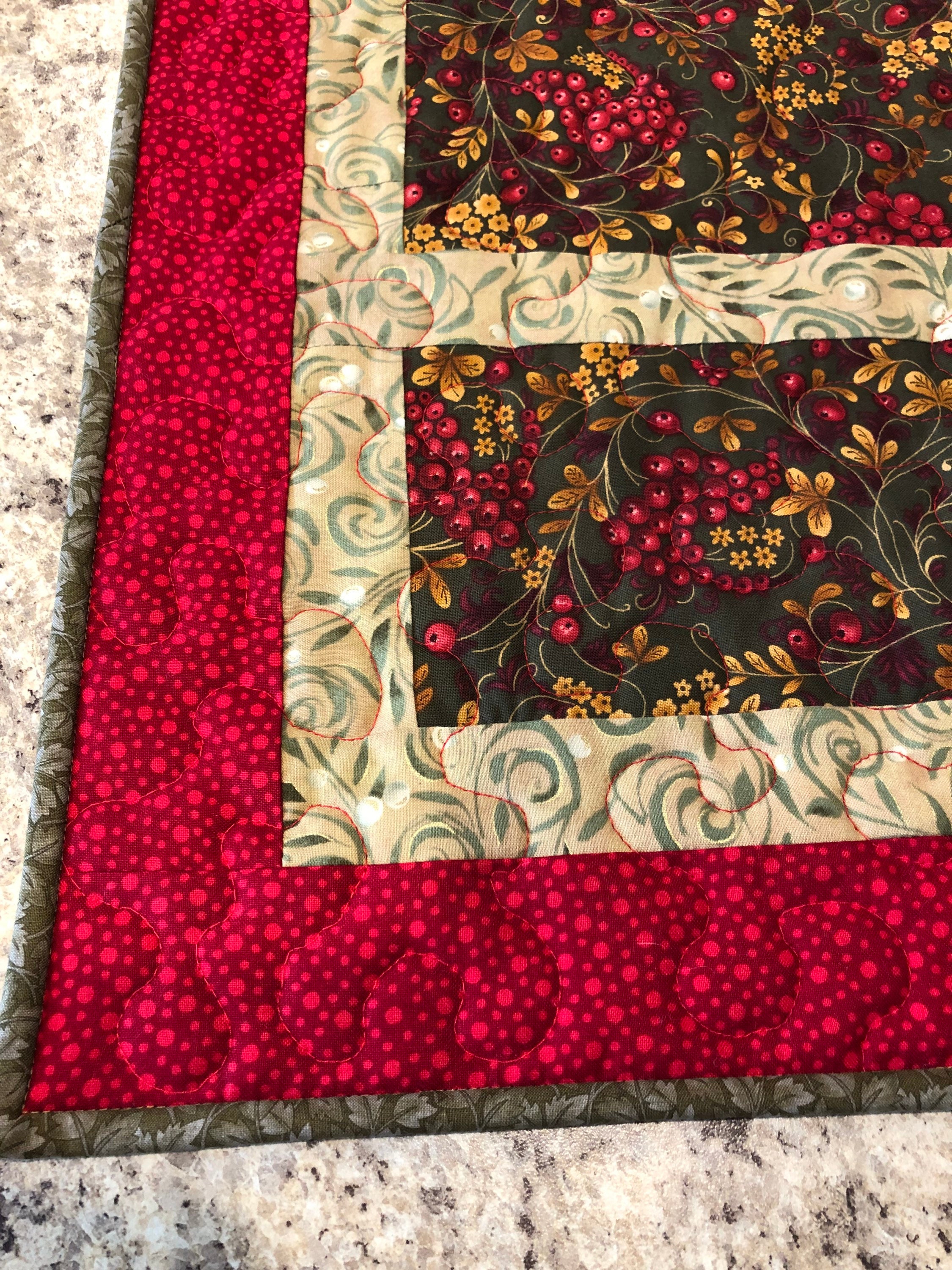 Winterberry Hollyberry Woodland Quilted Table Runner - Etsy
