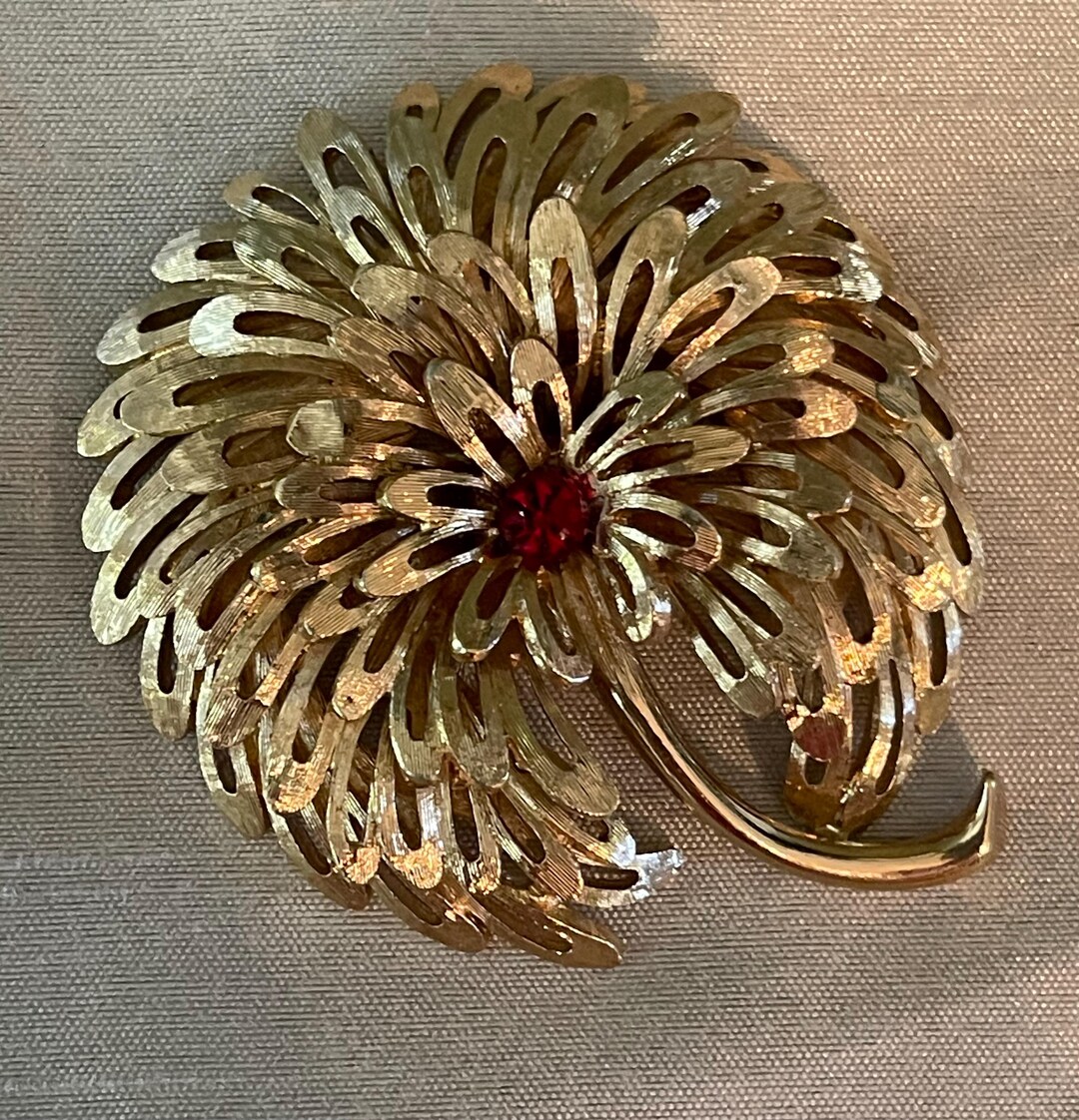 Vintage Monet Large Gold Plated Flower Brooch Ruby Center Stone 1960s ...