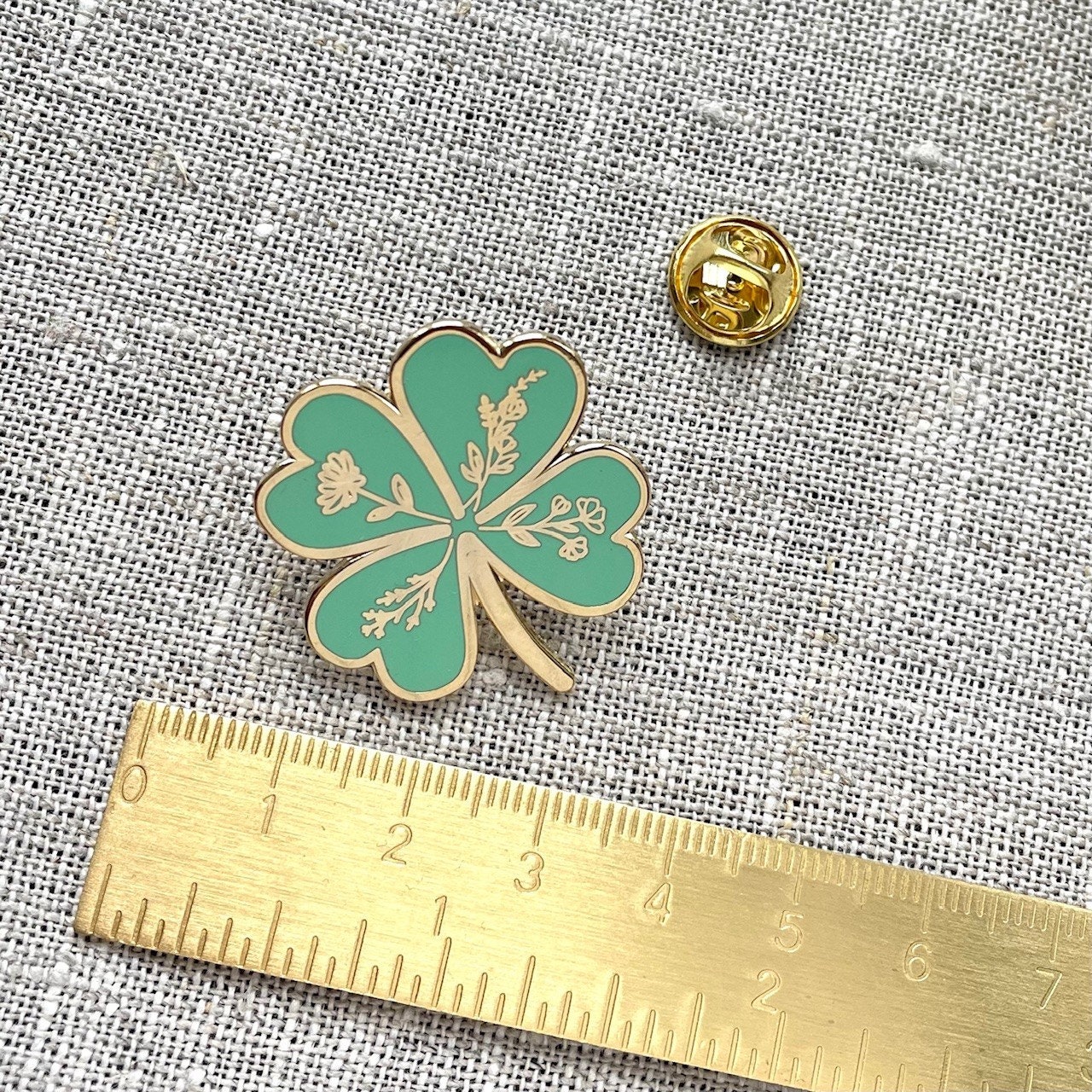 Four Leaf Clover Green Enamel Pin, Good Luck Gift, Lucky Clover Present ...