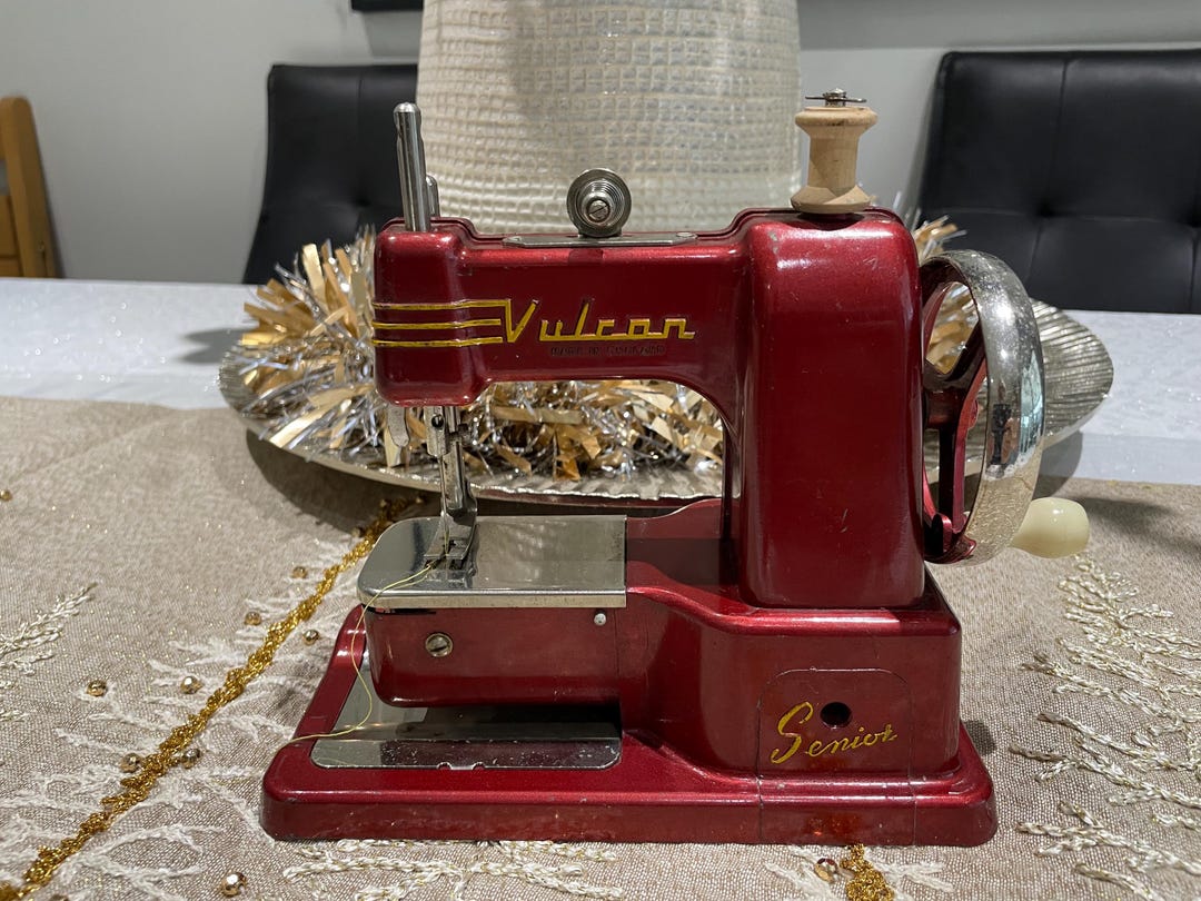 Vintage (1950s) Child Sewing Machine( Made in England ) a Vulcan Senior ...