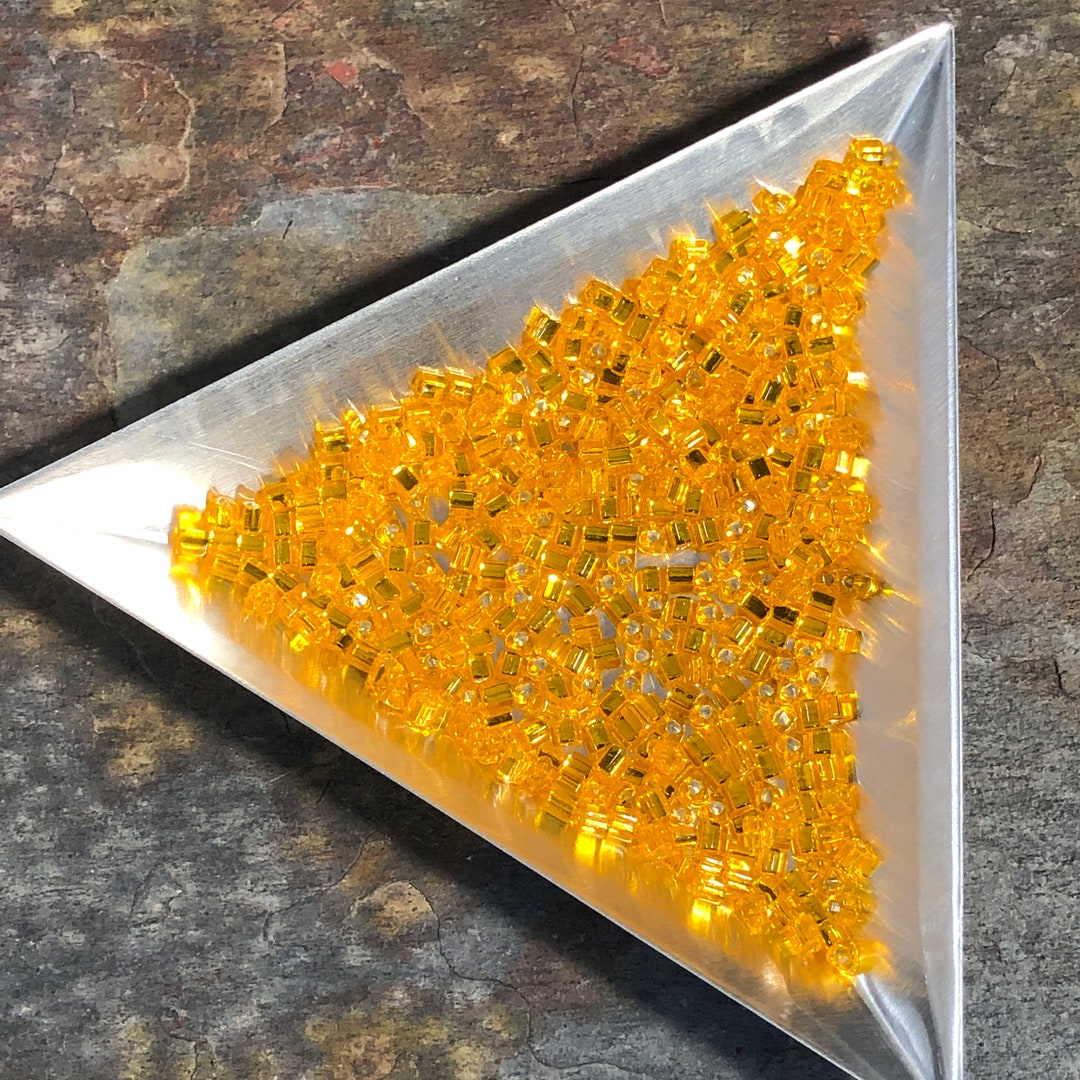 11/0 Triangle Seed Beads by Toho - Silver Lined Hyacinth # 30 (5" Round ...