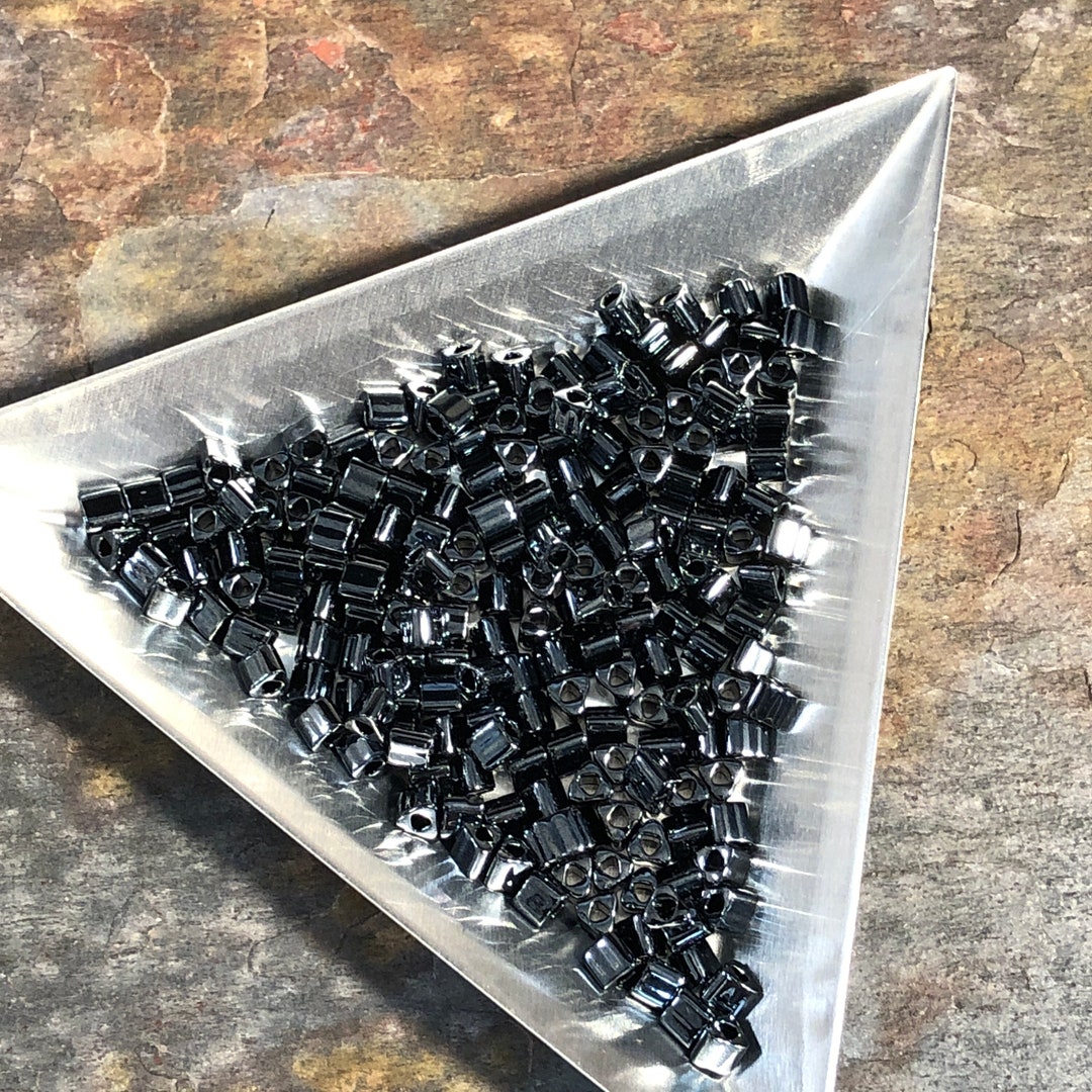 8/0 Triangle Seed Beads by Toho - Metallic Hematite Toho # 81 (5" Round ...