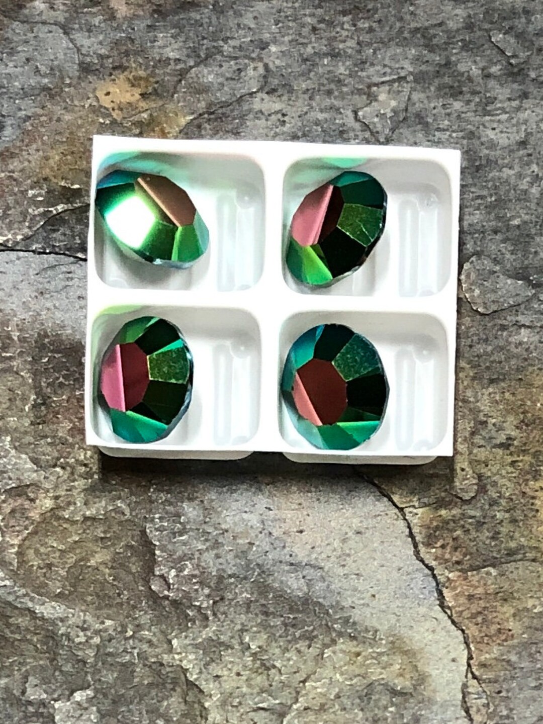 Preciosa Crystal Chatons - 39ss Peacock Green Foiled 8 Mm (bag of 4) - Etsy