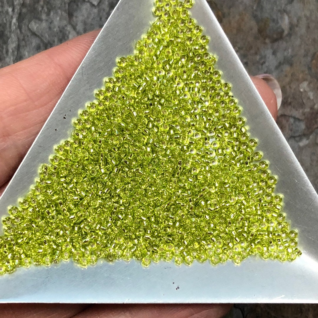 15/0 Japanese Seed Beads - Silverlined Chartreuse Miyuki # 14 (2" Round ...