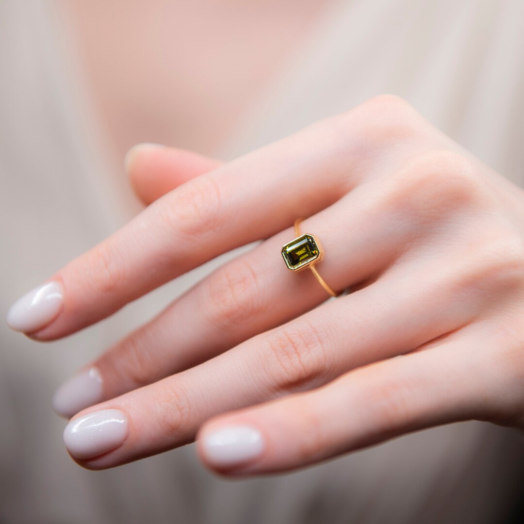 Peridot Rectangle 14K Solid Gold Ring, Elegant Gold Baguette Design for ...
