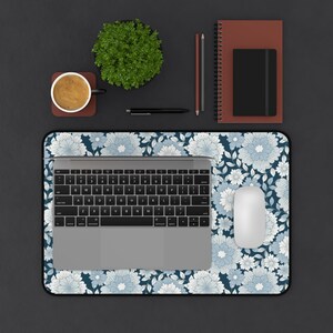 Elegant Floral Desk Mat, Blue Flower Desk Pad, Non-slip Desk Mat ...