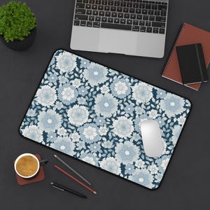 Elegant Floral Desk Mat, Blue Flower Desk Pad, Non-slip Desk Mat ...