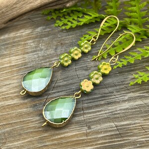 Boho Floral Green Faceted Gold Earrings, Czech Glass Weavers Roots ...