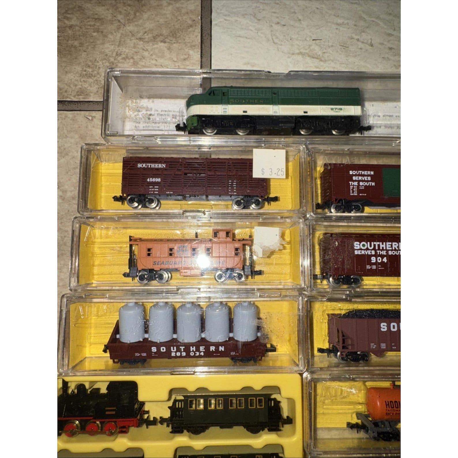 N Scale Model Train Lot of 15 Cars 54pcs of Track Transformer Atlas ...