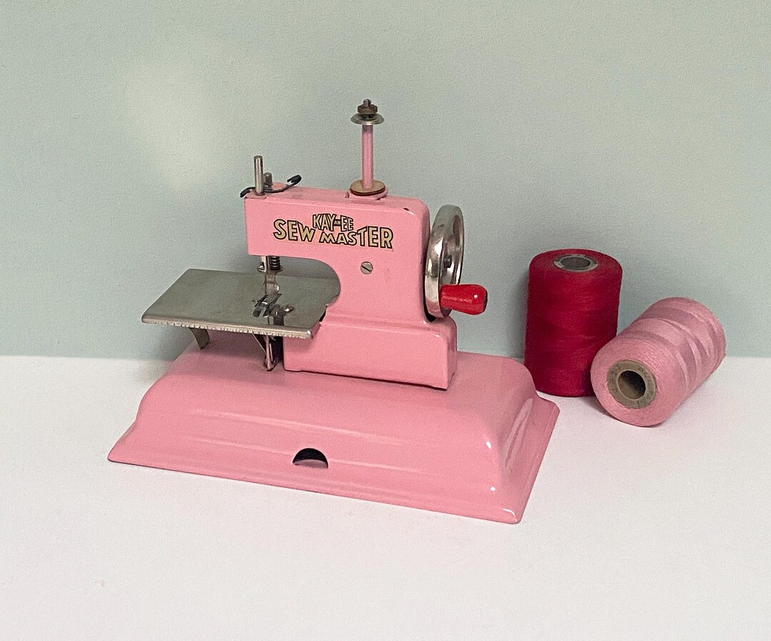 1940s Kay-an-ee Sew Master Small Toy Sewing Machine in Pink With a Red ...