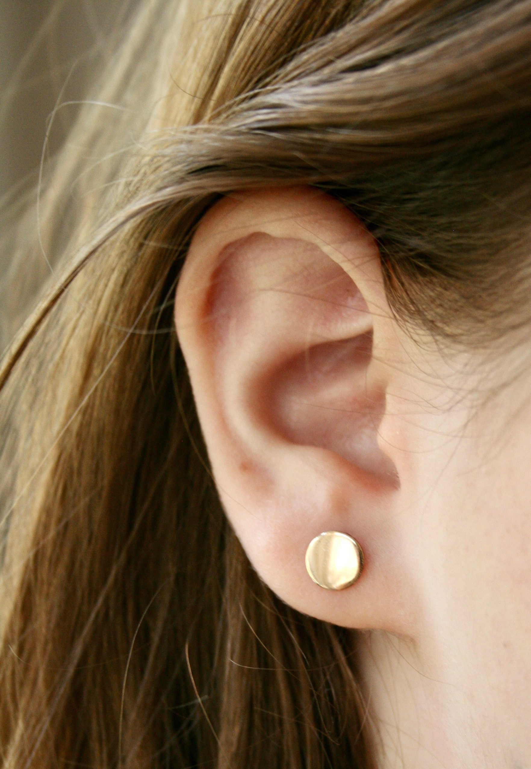 Flat circle stud earrings store