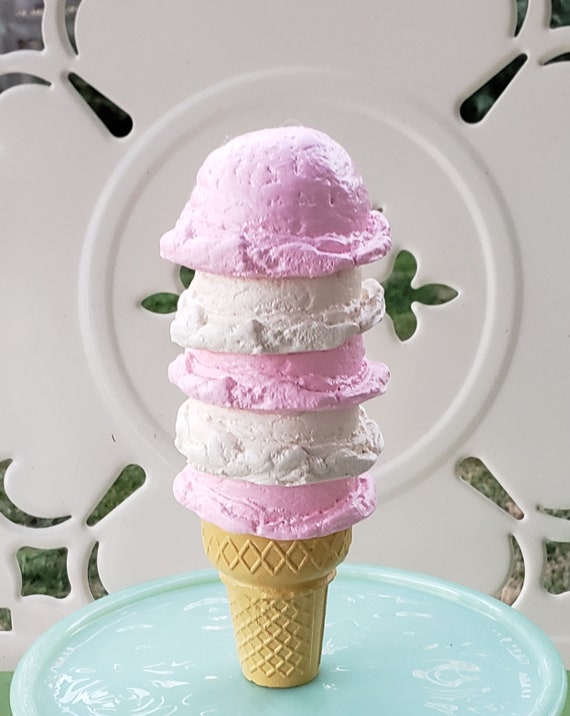 5 scoops of ice cream store