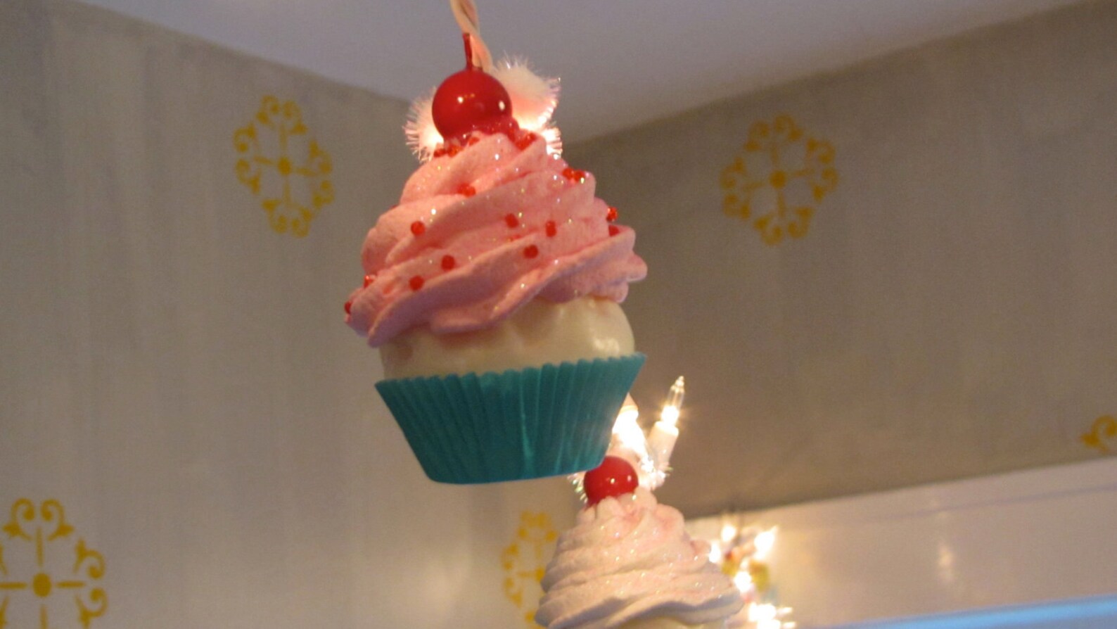 Fake Cupcake Cupcake Lovers String of Lights 12 Legs Original - Etsy