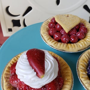 Fake Strawberry Pie. 1 Mini Pie. Retro Cookbook Pie Collection. Perfect ...