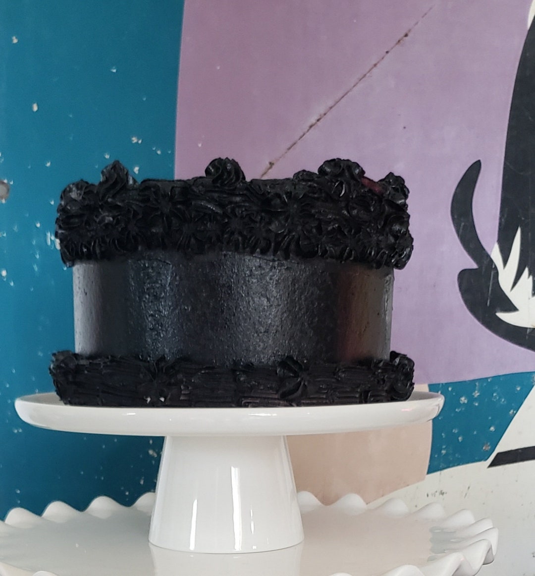 Vintage Black Fake Cake. Glossy Single Layer Cake. 12 Legs Design ...