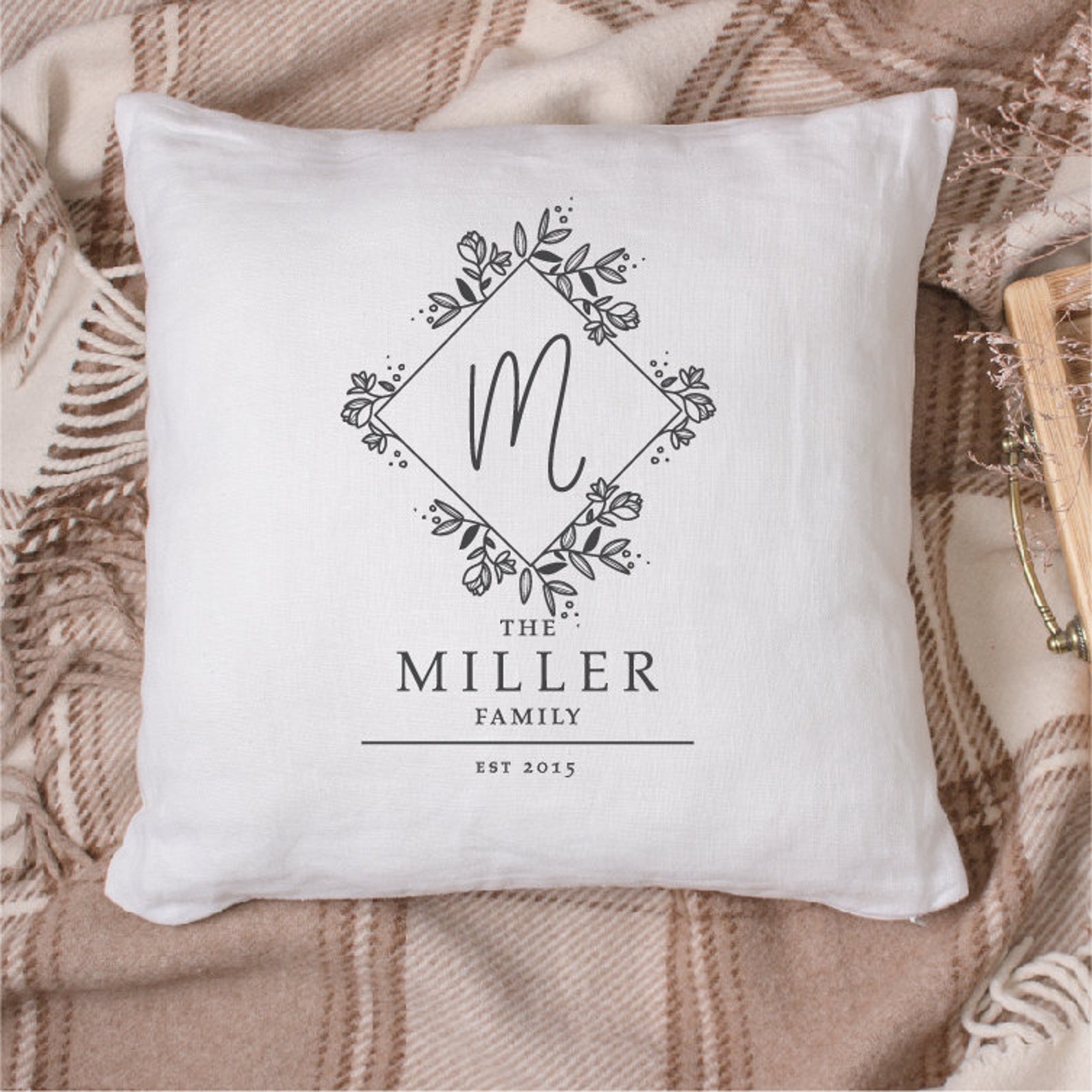 Monogram Sign Svg Last Name SVG Family Name Svg Wreath Svg | Etsy