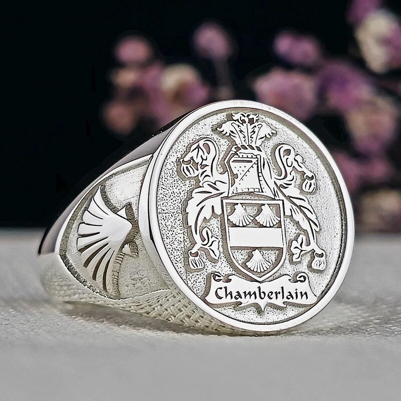 Crest Ring - Etsy